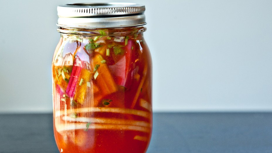Siracha Fridge Pickles | Under the Jacaranda Tree